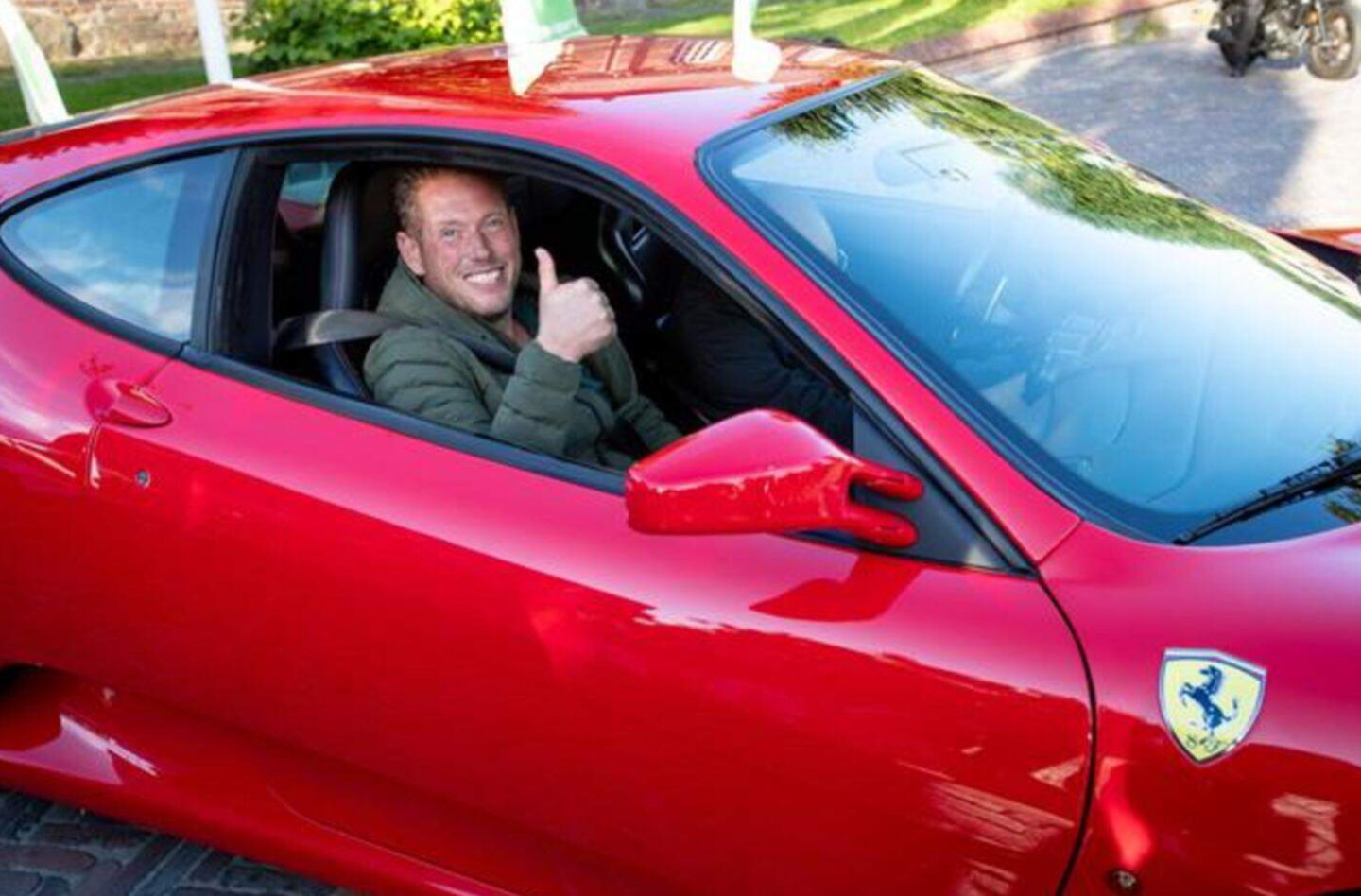 Harold Poelarends wint Ferrari-loterij en kiest 75.000 euro netto | De ...