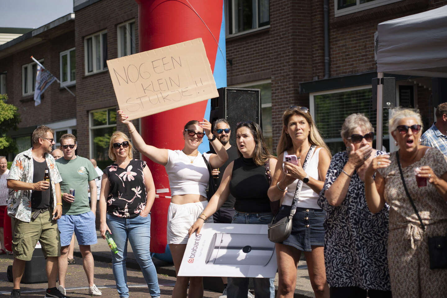 Marconistraat in IJmuiden pept deelnemers Vissenloop & Run op. ’Zij ...