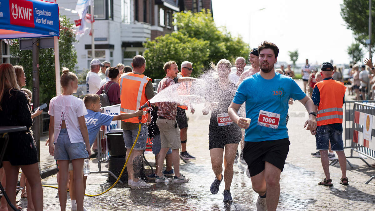 Marconistraat in IJmuiden pept deelnemers Vissenloop & Run op. ’Zij ...