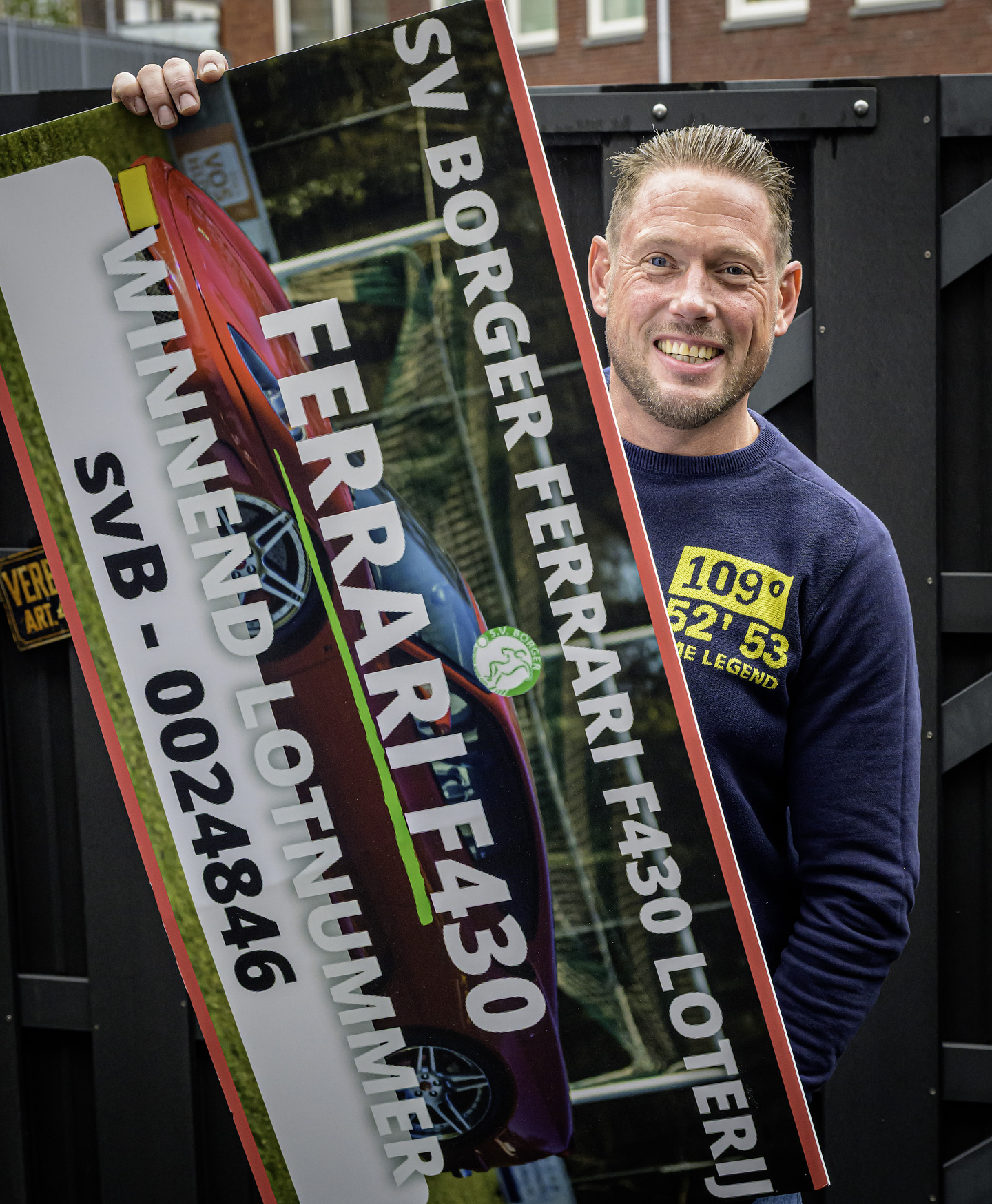 Harold Poelarends wint Ferrari-loterij en kiest 75.000 euro netto | De ...