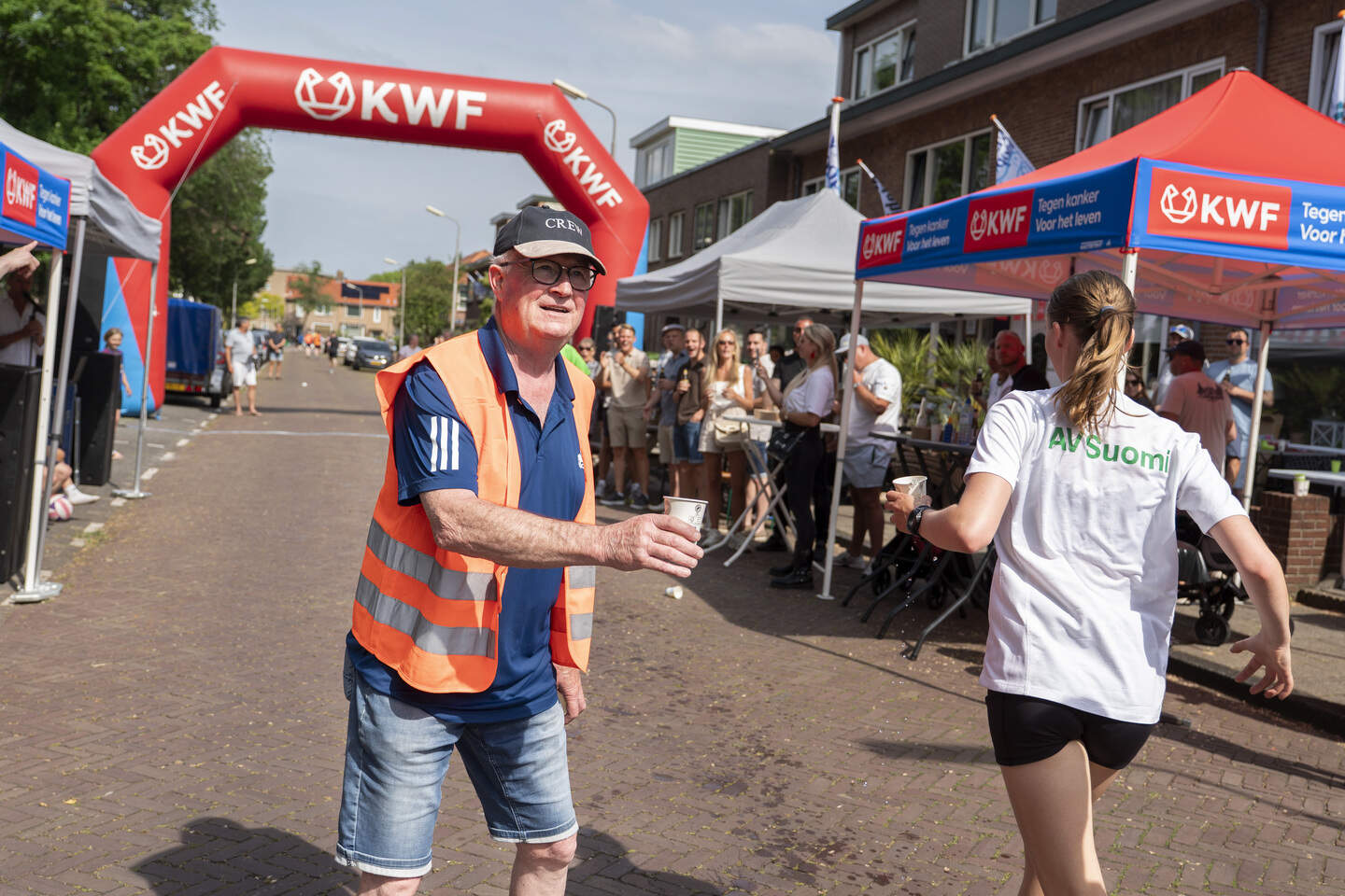 Marconistraat in IJmuiden pept deelnemers Vissenloop & Run op. ’Zij ...
