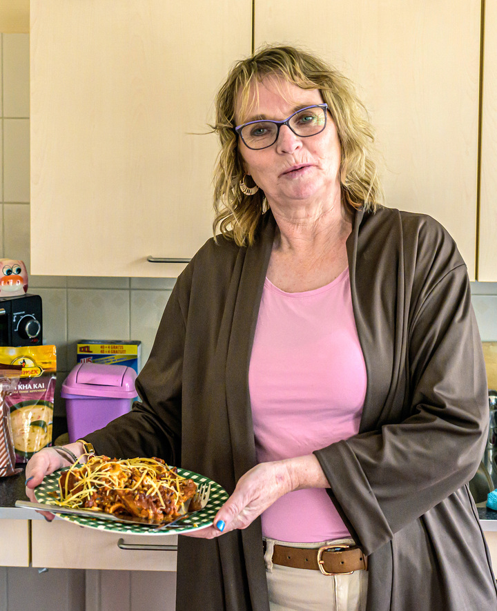 Annette kookt al dik twee jaar maaltijden (’met heel veel sambal’) voor ...